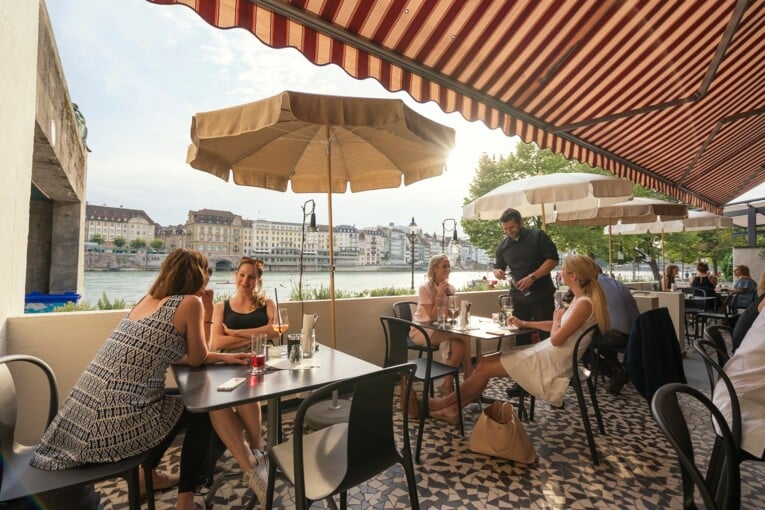 Restaurants an Basels schöner Rheinpromenade entdecken🛥⚓ | basel.com